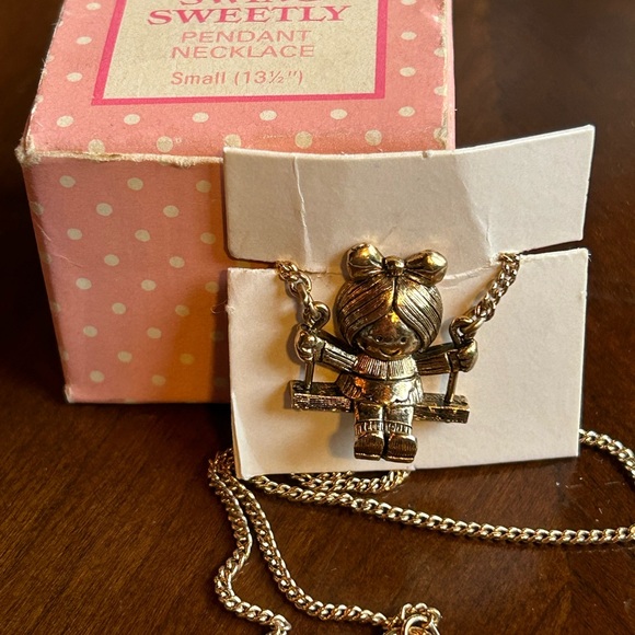 Avon | Jewelry | Vintage Avon Necklace 978 Swing Sweetly Pendant ...